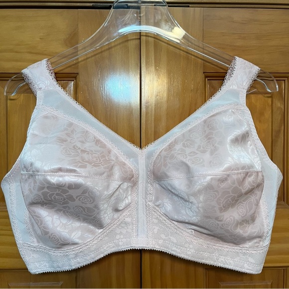 Playtex | Intimates & Sleepwear | Playtex Blush Pink Bra Size 42d ...